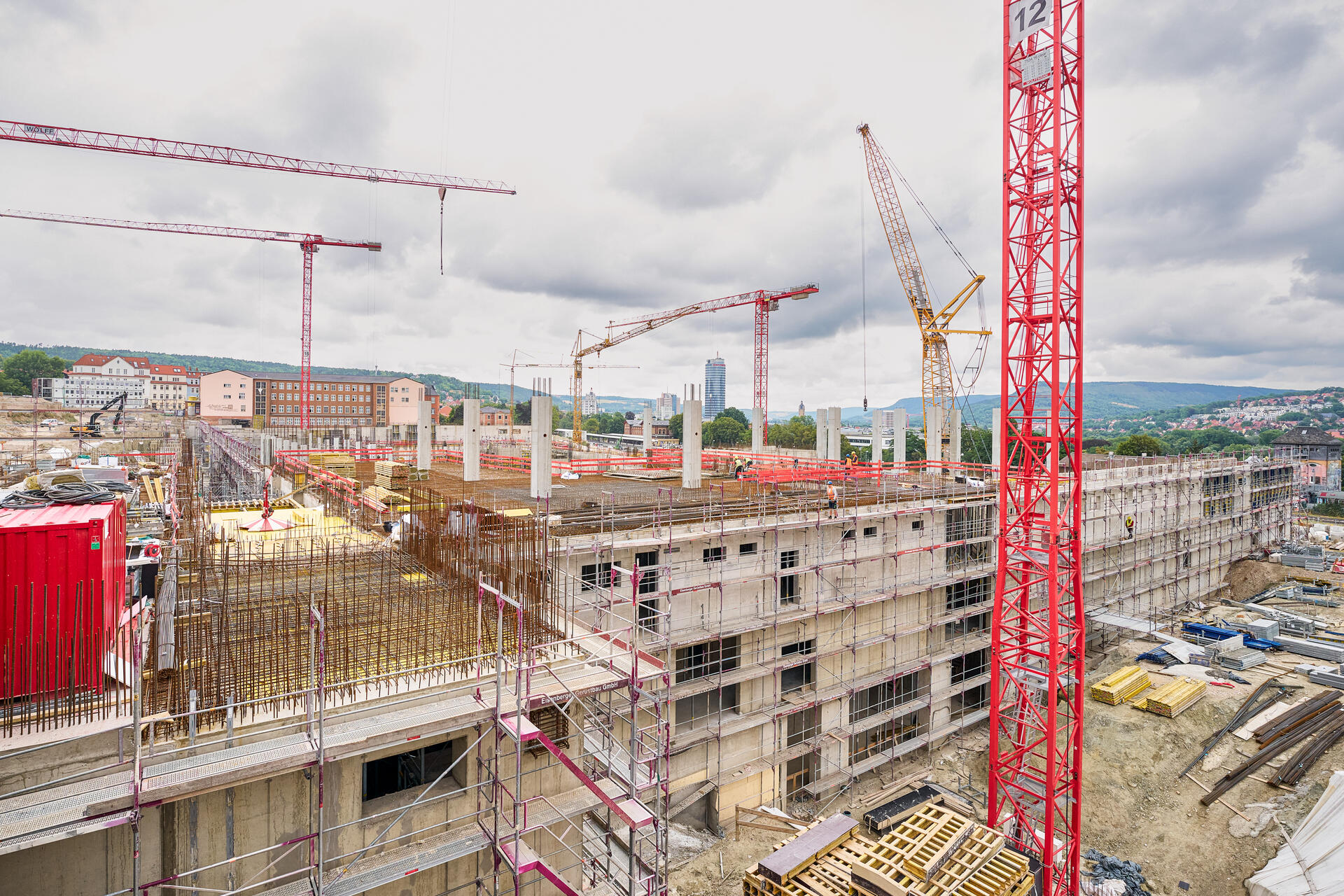 Baustellen-Update: Erste Bodenplatte gegossen